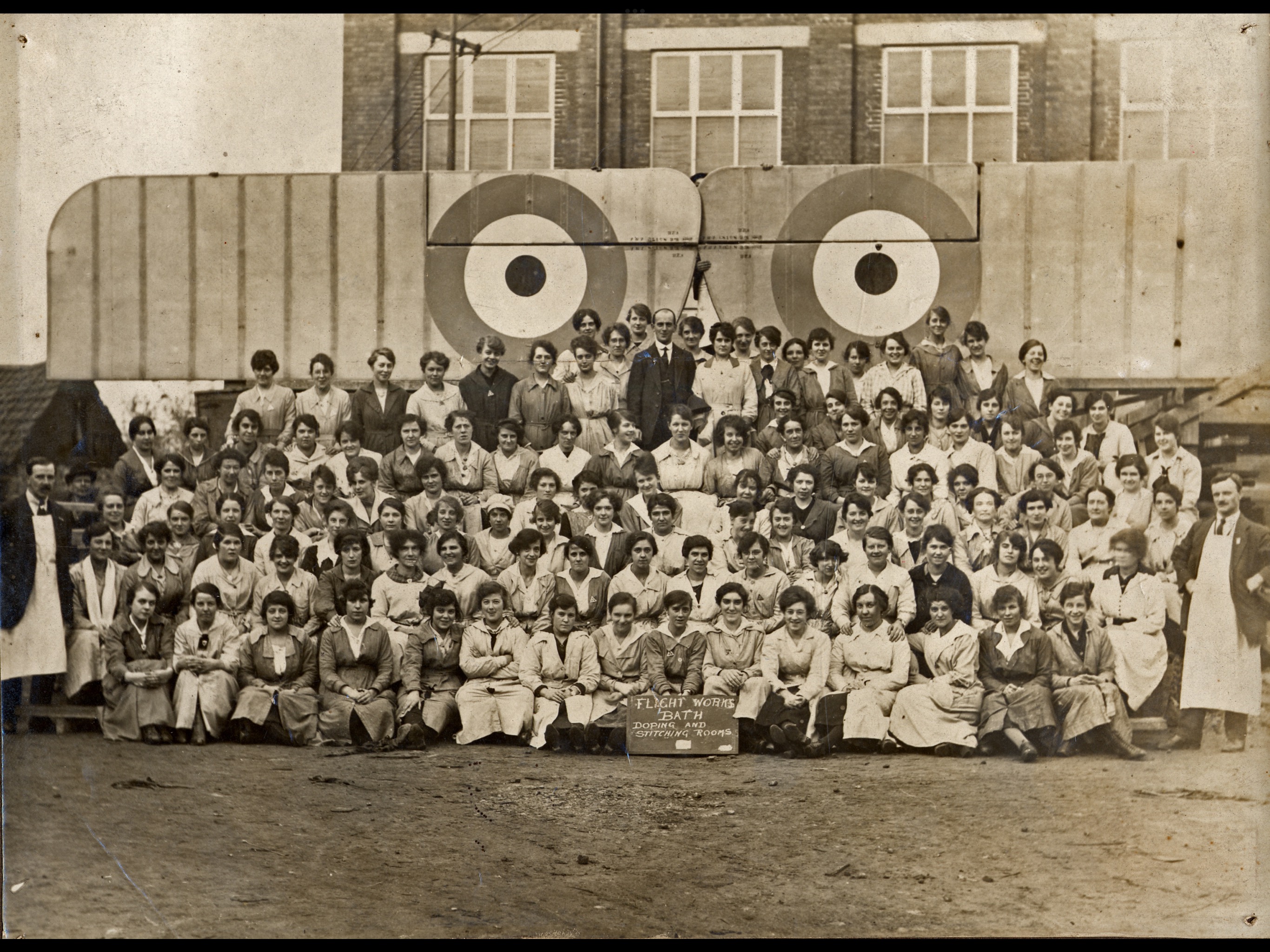 ‘Glimpsus Ankli and Veenecki’: catching sight of women workers in First ...